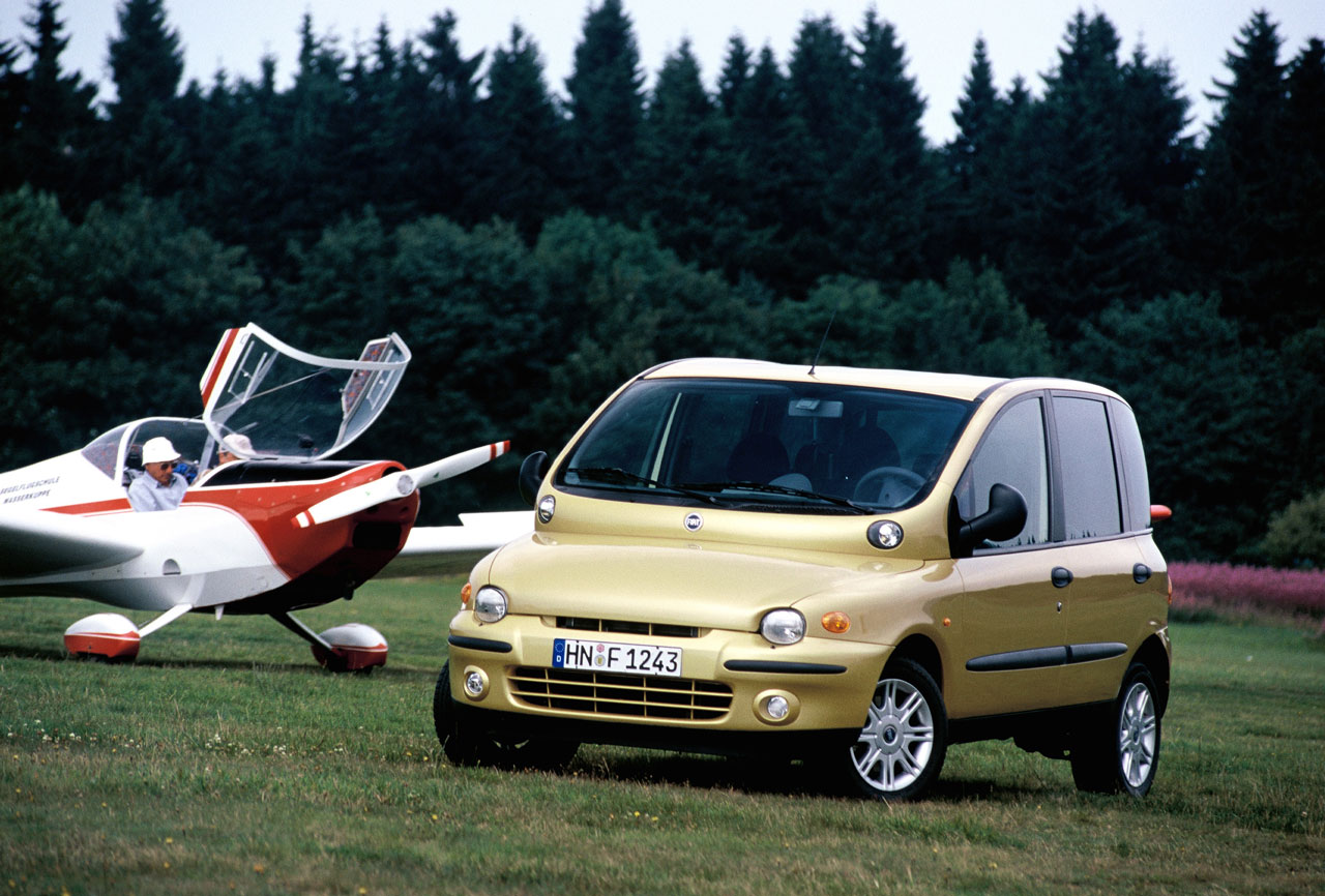 Conheça os 10 carros mais feios da história